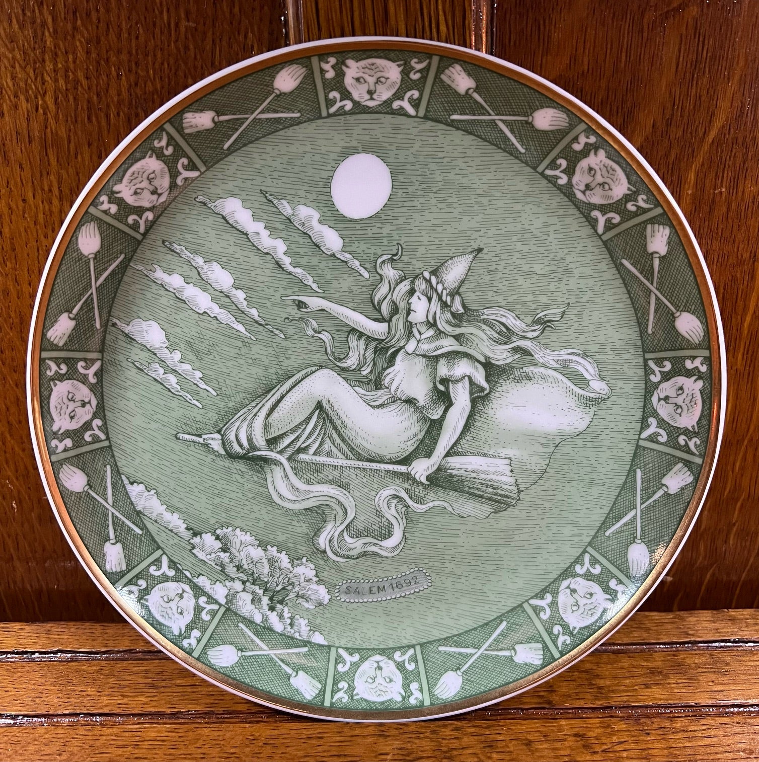 Victorian Green Salem Witch Plate – Daniel Low & Co.